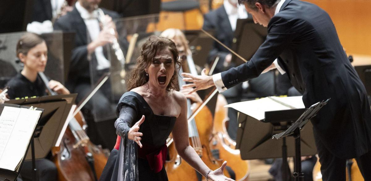 La soprano albanesa Ermonela Jaho regala vida y emoción, y cosecha un ...