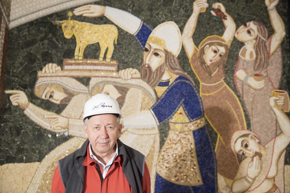 La Cova no es planteja treure els mosaics de Marko Rupnik com estudia ...