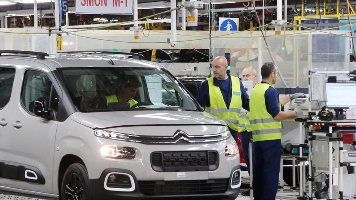 Stellantis lanza una “estrategia ofensiva” en furgonetas y destaca el ...