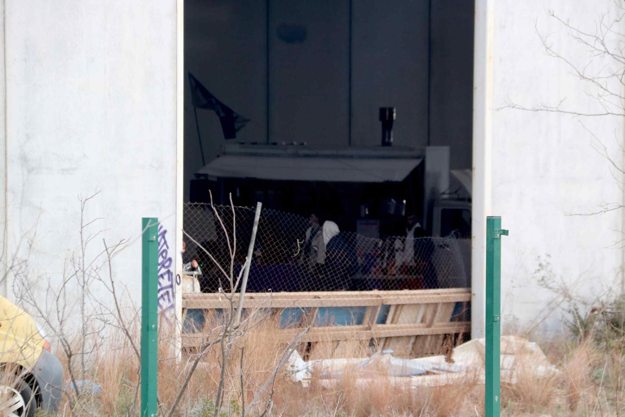 Les fotos de la 'macrorave' en un polígon de la Sénia