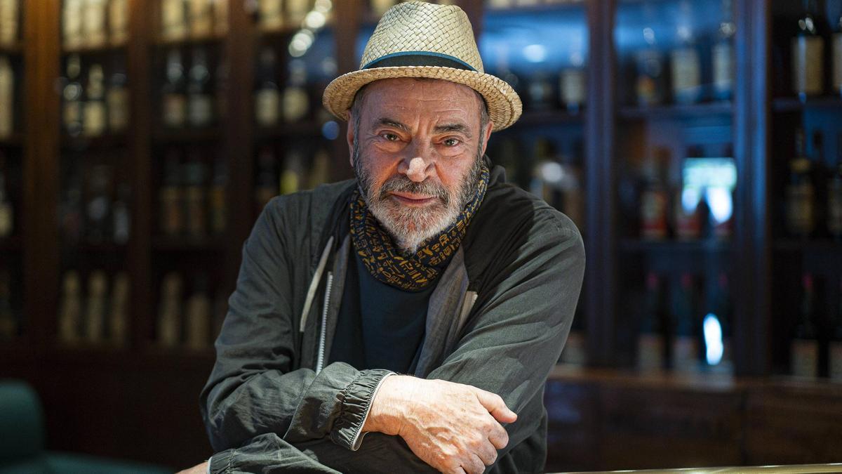 Jordi Esteva, el dedo sobre la bola del mundo