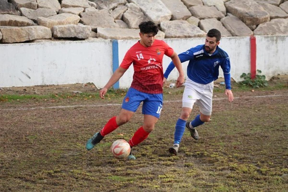 Muere un futbolista del CD Belver tras chocar contra un camión en ...
