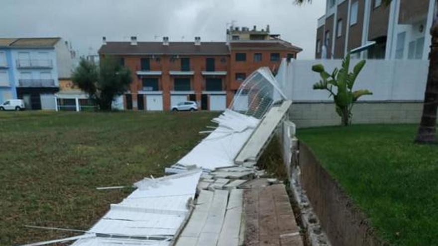 La inundación de la costa obliga a rescatar a decenas de personas en la ...