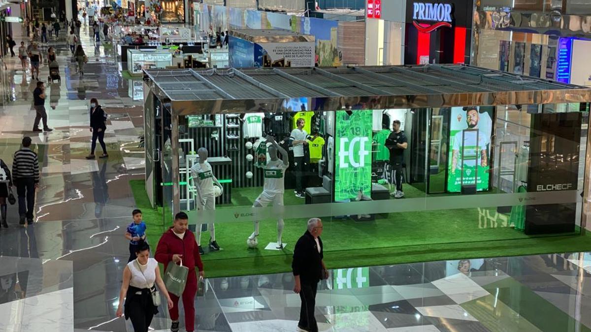 El Elche abre su tienda oficial en el centro comercial L'Aljub