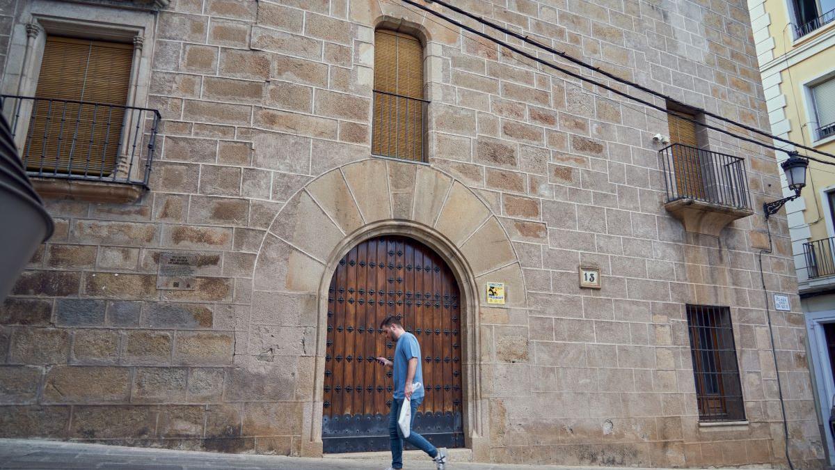 Doña Petra Fernández promovió un colegio para niñas en Cáceres, origen ...