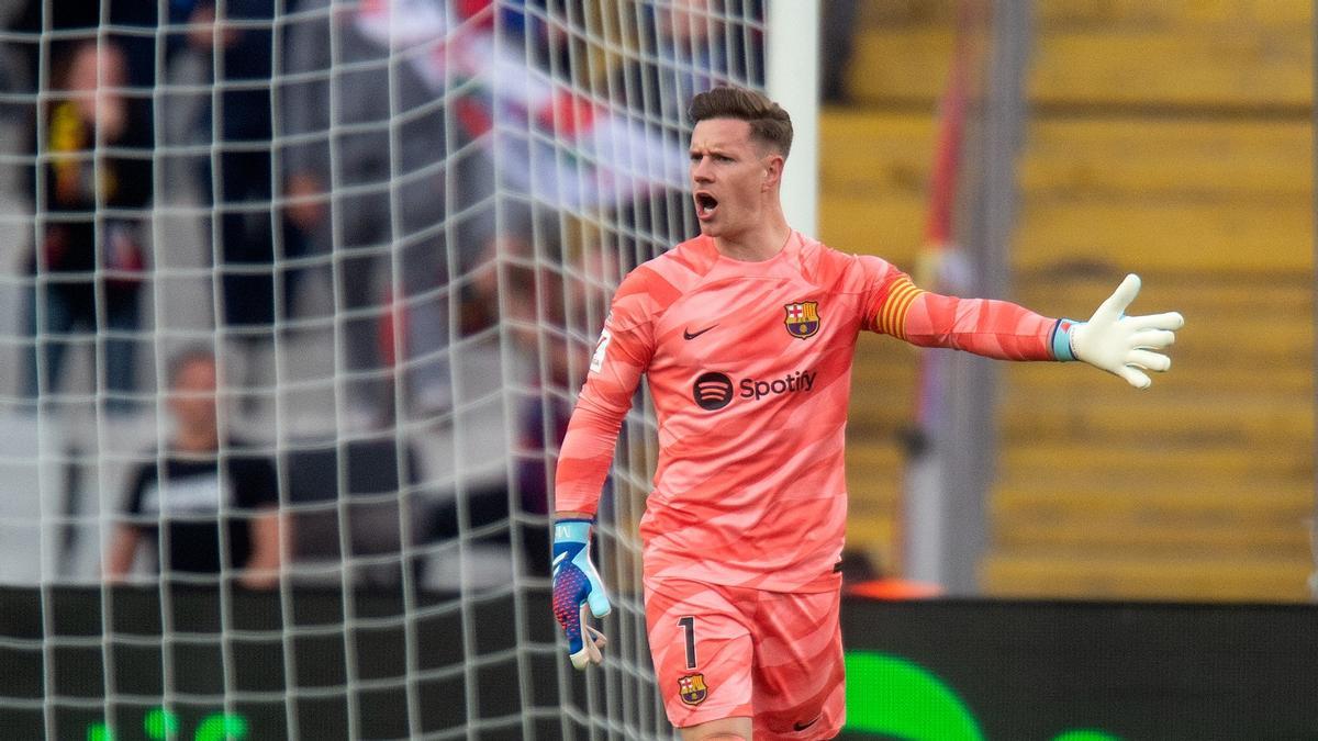 Ter Stegen regresa de Alemania lesionado en la espalda