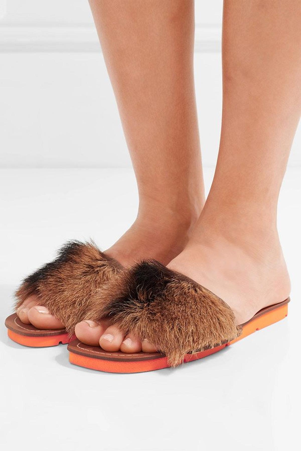 Las chanclas saltan de la playa a la calle - Woman