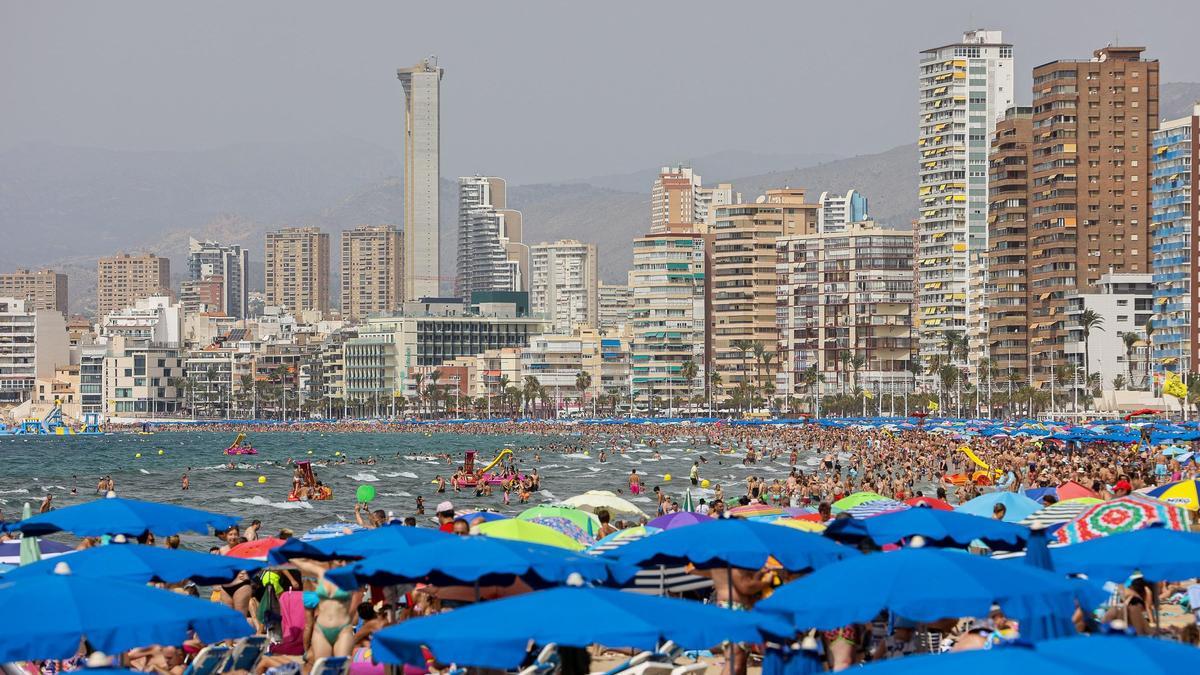 Turismo Alicante: Un puente de agosto a tope en Benidorm y la Costa Blanca