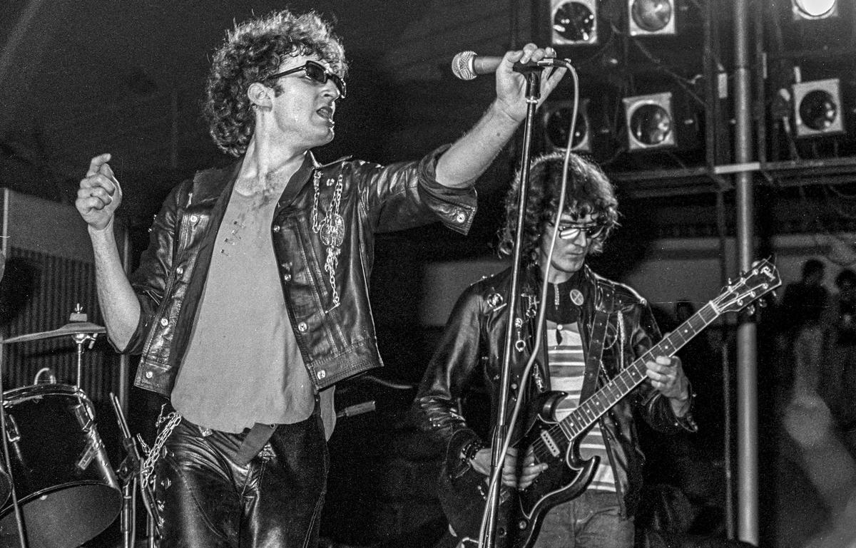 La vida de Morfi Grei como cantante de La Banda Trapera del Río, en ...