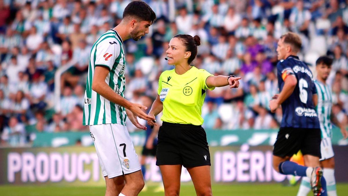 Marta Huerta de Aza, la árbitra para el Córdoba CF-Burgos