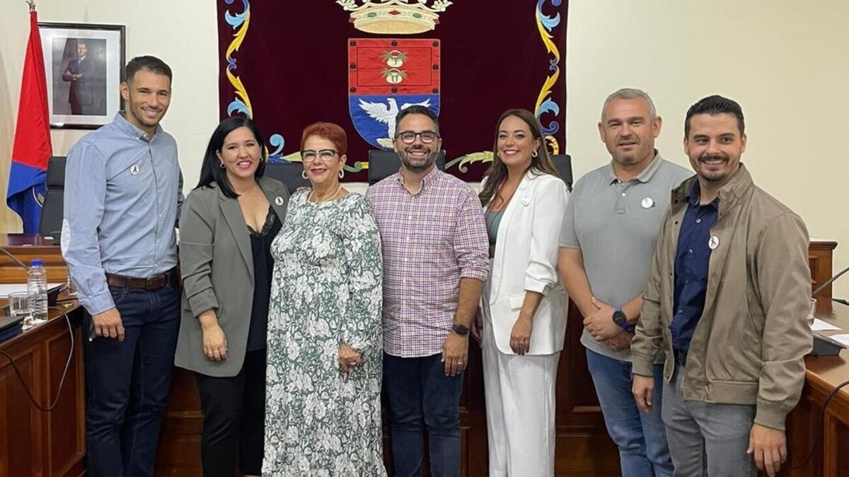 La docente Cristina Calero toma posesión como nueva concejala de CC en ...