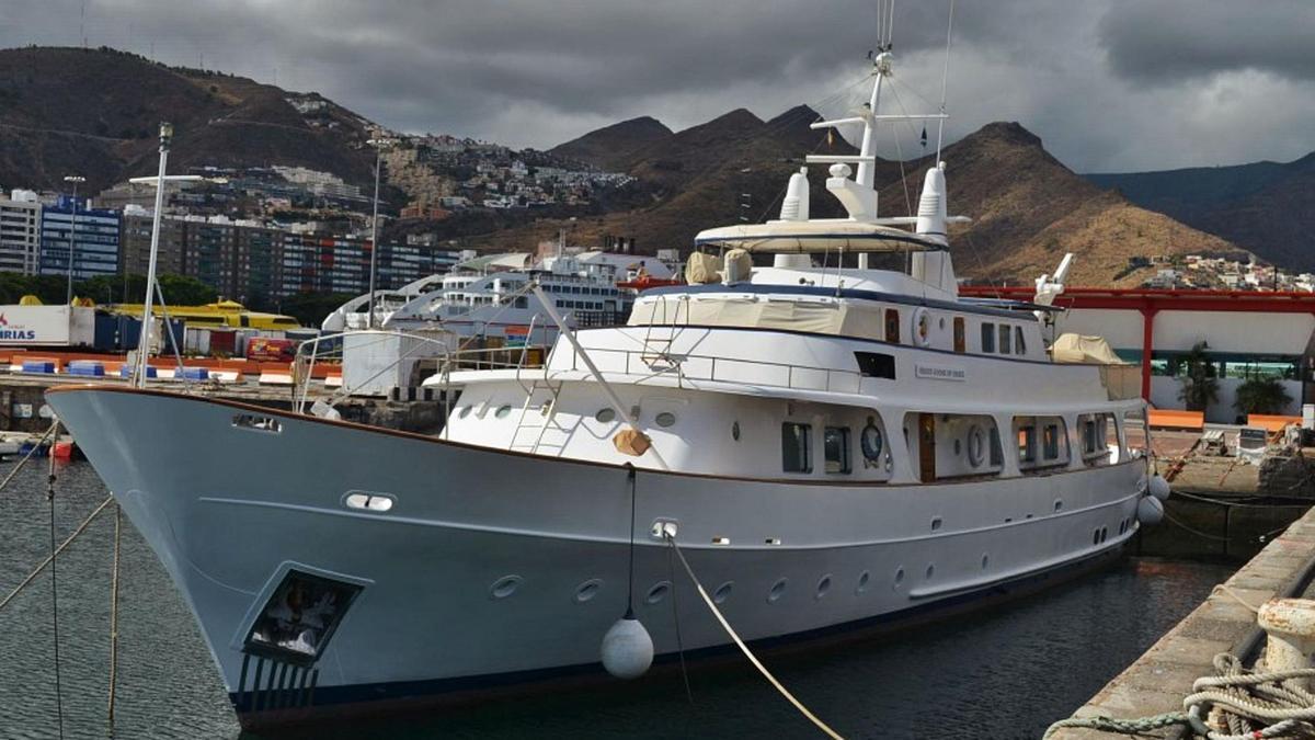 Una empresa viguesa vende el exyate de lujo de John Palmer por 400.000 ...