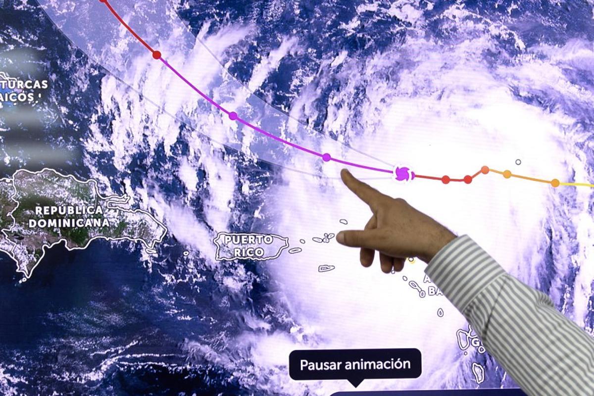 HURACÁN ERIN hoy, en DIRECTO | Trayectoria, categoría y última hora de ...