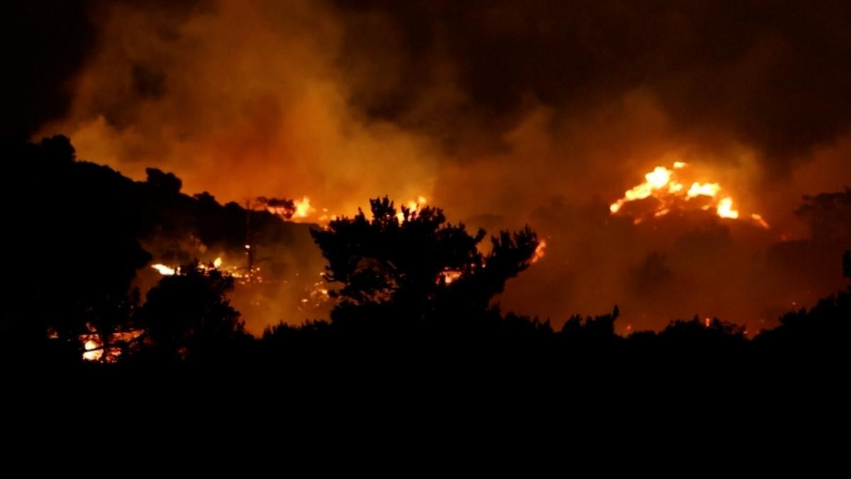 VÍDEO INCENDIO CRETA GRECIA | Un incendio forestal en Creta deja más de ...