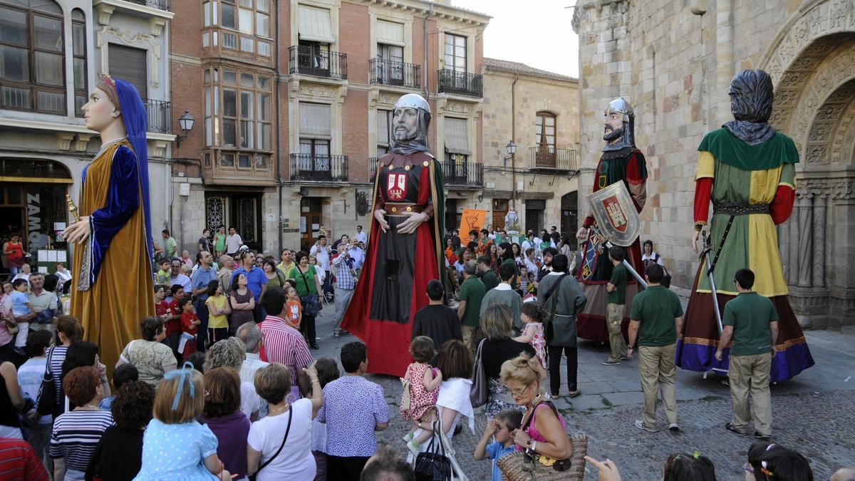 San Pedro, los gigantones y la Puerta de la Feria