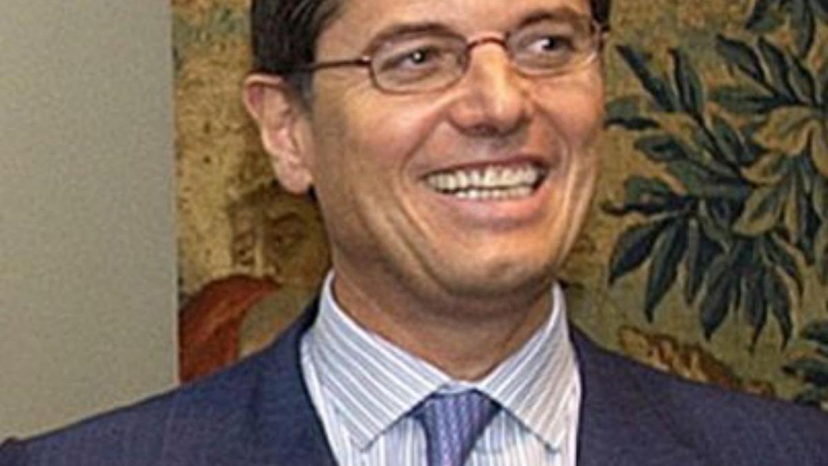 Felipe Fernández y Víctor Roza siguen en el consejo de EDP España - La ...