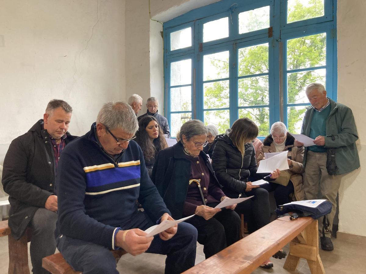 Cuarenta apellidos vaqueiros a debate en el Pevidal: así fue la tercera ...