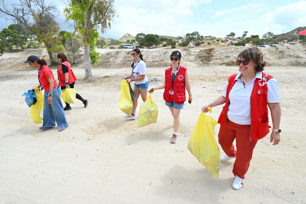 De ruedas a infinidad de plásticos: Cruz Roja retira 200 kilos de ...