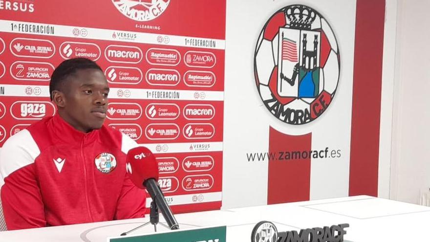 Luis Rivas, delantero del Zamora CF: "Aprendo cada día y doy lo mejor que tengo"