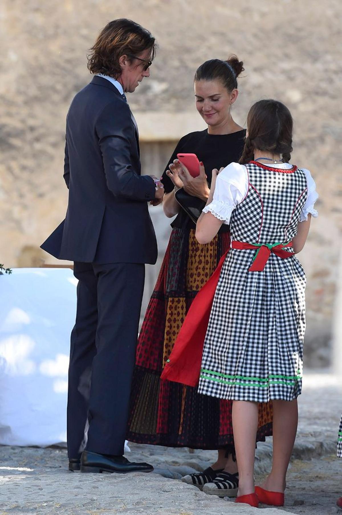 Nieves Álvarez y Mar Flores, invitadas a la romántica boda de María ...