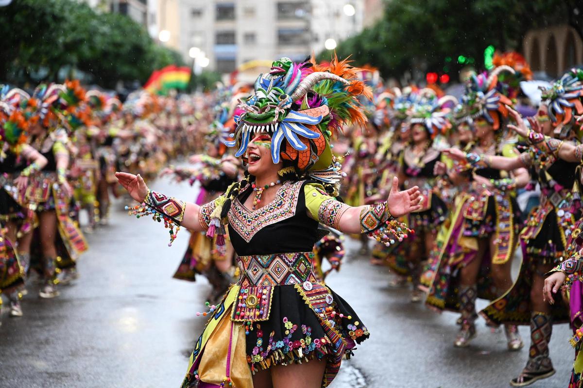 CARNAVAL COMPARSAS GRUPOS ANIMACIÓN ARTEFAACTOS DESFILE BADAJOZ ...
