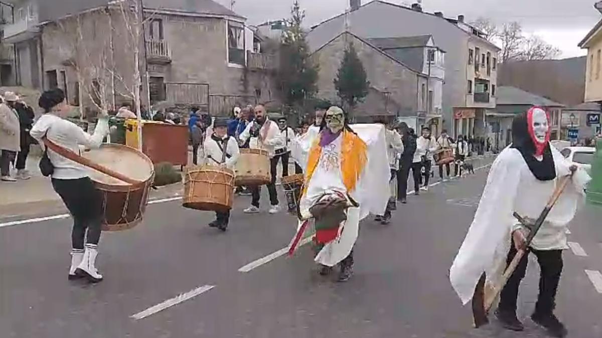 DESFILE CARNAVAL PORTO OURENSE | El "Folión" hermana a Porto con Valdín ...