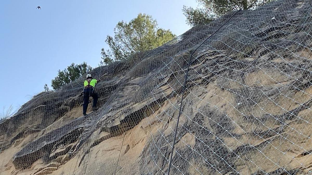 Las obras de protección de un talud obligan al corte parcial de la ...