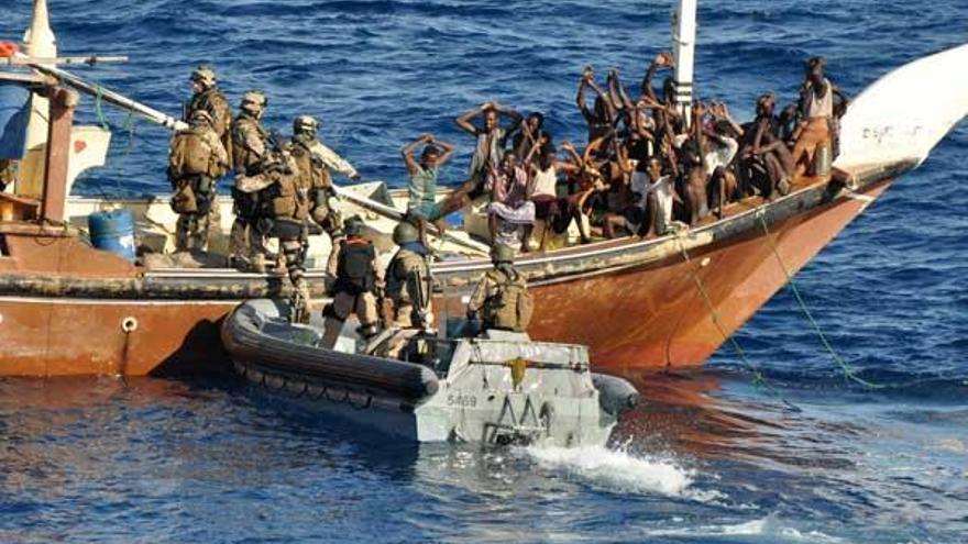 La operación Atalanta lanza el primer ataque contra bases piratas somalíes