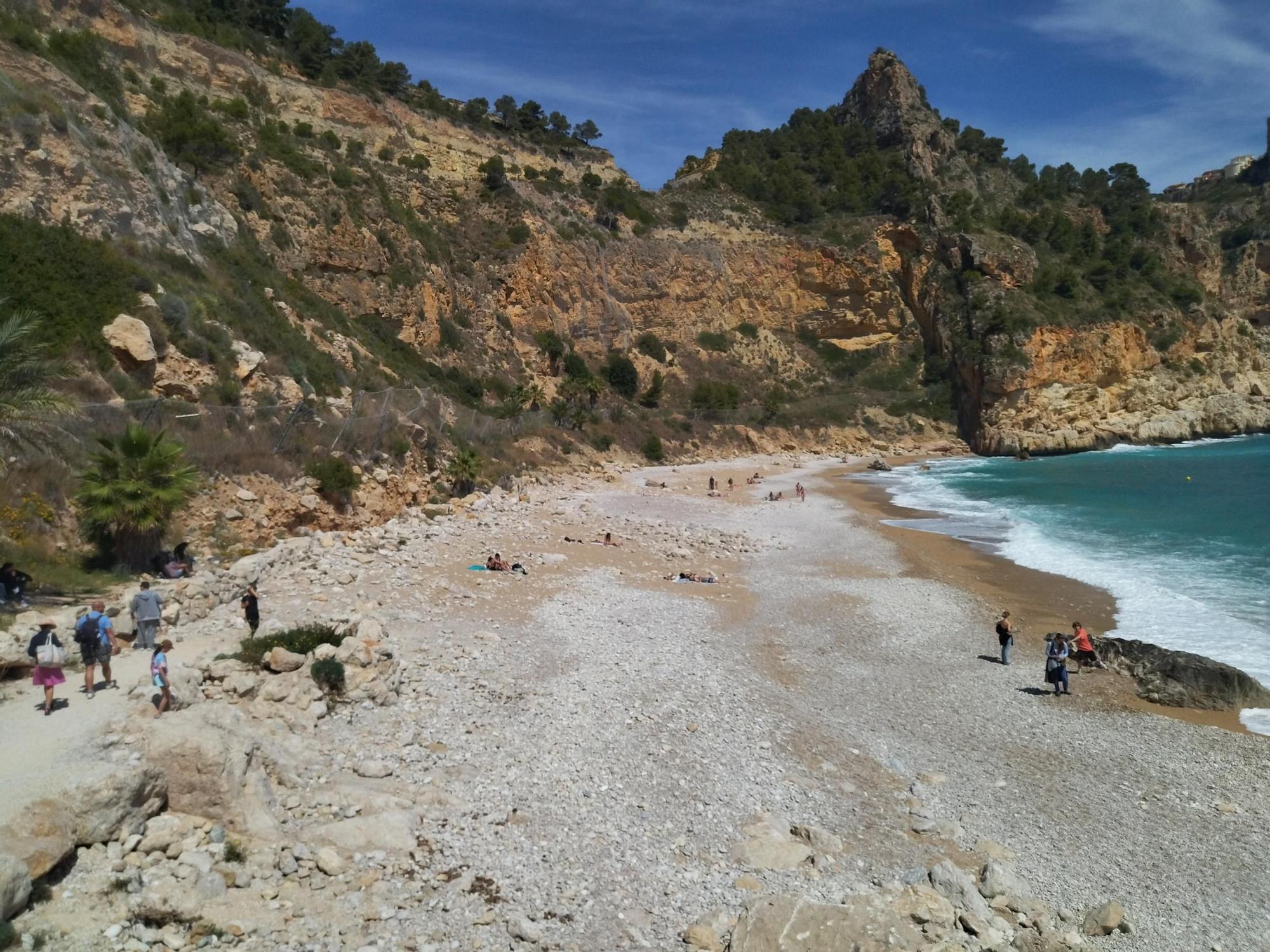 La cala del Moraig recupera la paz