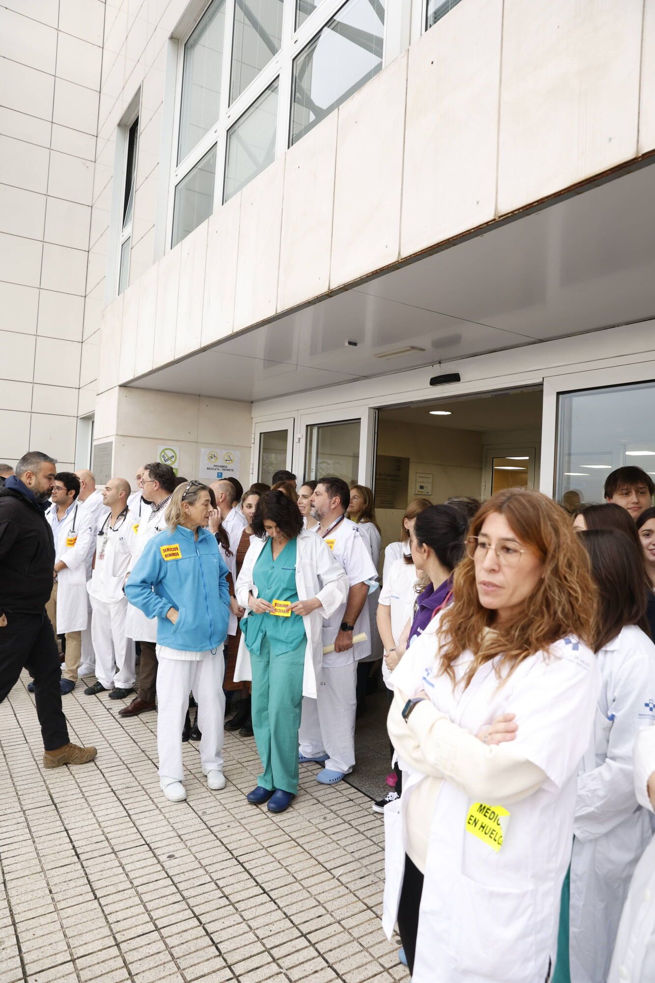 IMÁGENES: Concentraciones en Oviedo y Gijón en el segundo día de huelga médica