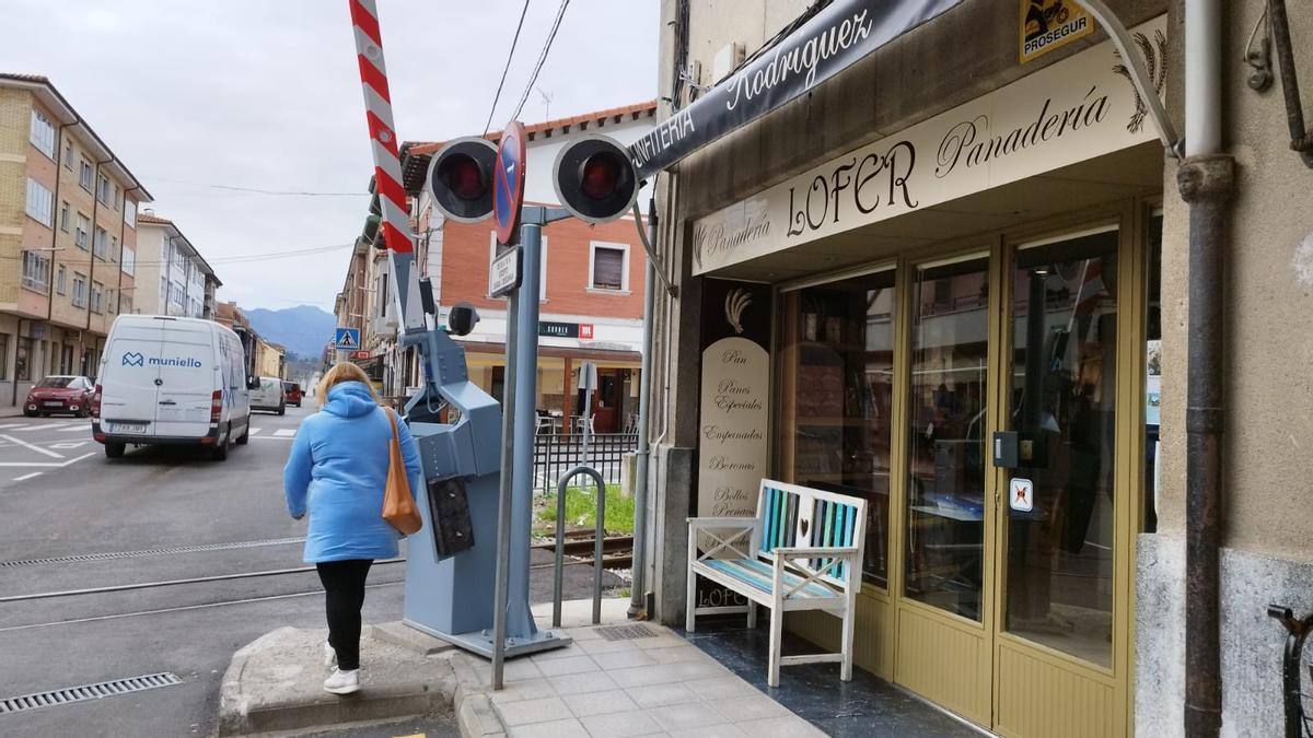Así es el surrealista semáforo de la discordia en Posada de Llanes ...