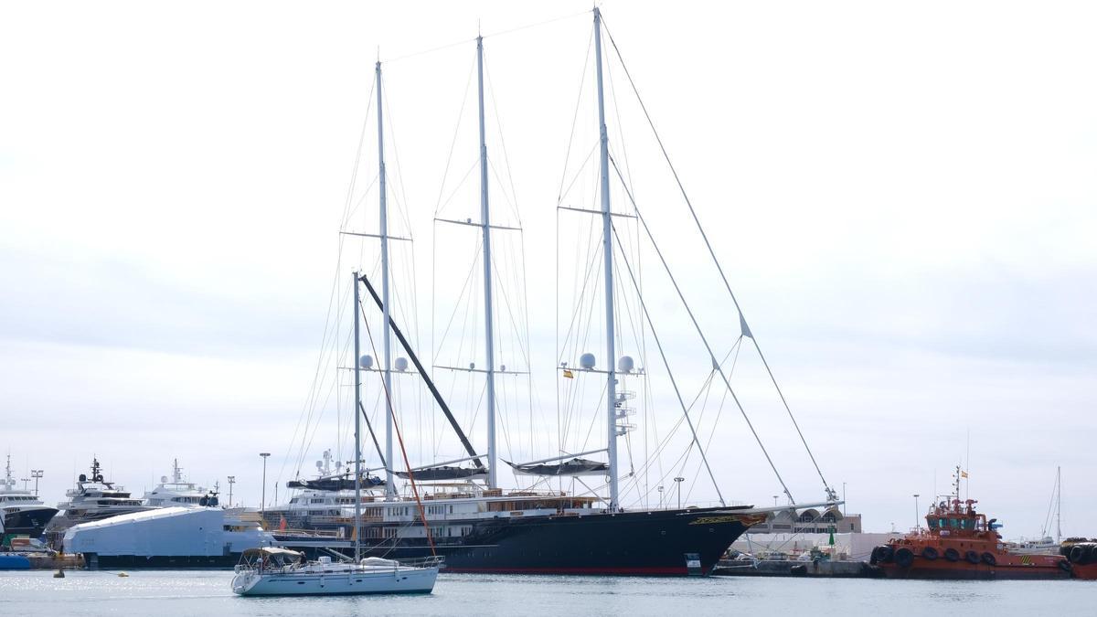 FOTOS: Así es el yate Koru, la deslumbrante goleta de Jeff Bezos que ...