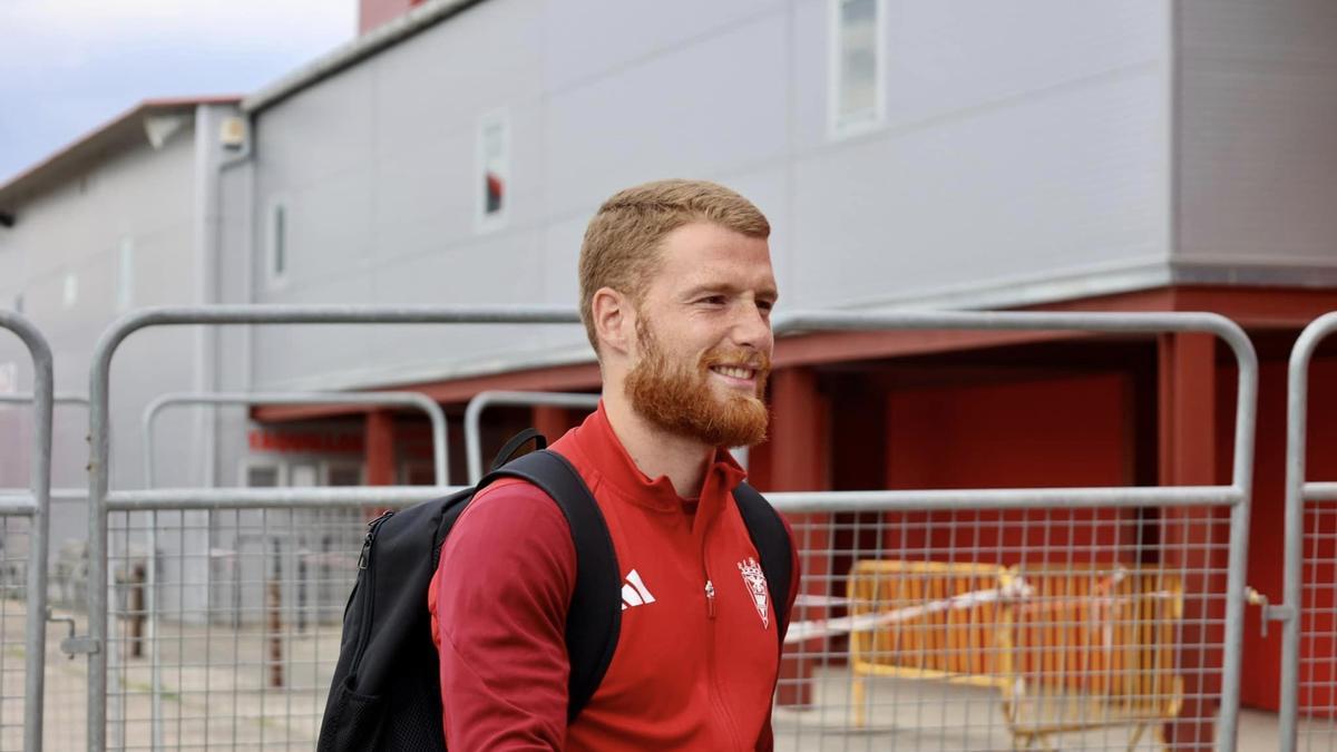 El Real Murcia cierra sus laterales con la llegada de David Vicente