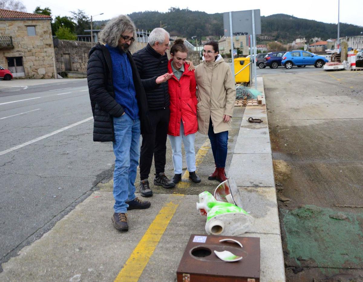 lA PLATAFORMA AUGAS LIMPAS: Los artistas de los retretes destrozados