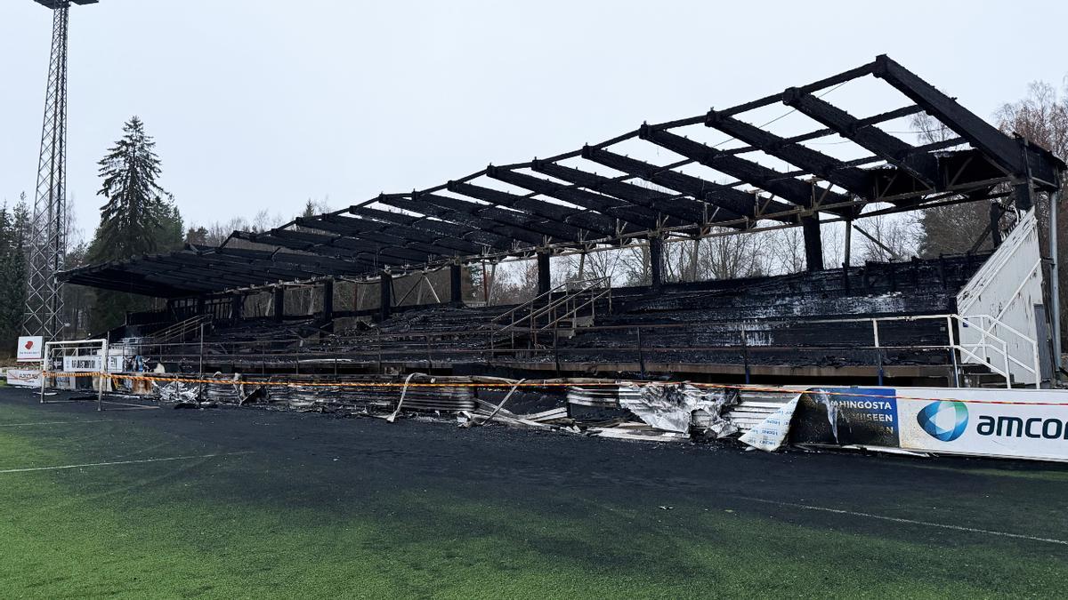 Los ultras del FC Haka quemaron su propio estadio