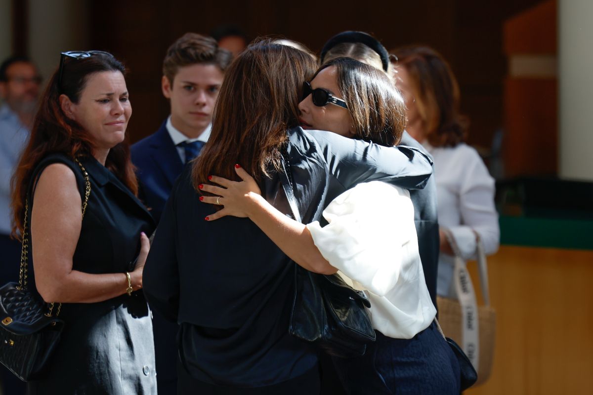 TAMARA FALCÓ FUNERAL CARITINA GOYANES | Duras críticas a Tamara Falcó ...