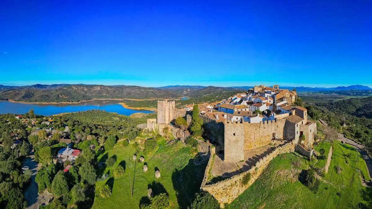 CASTILLO ANTIGUO ESPAÑA BONITO | El castillo más antiguo de España es ...