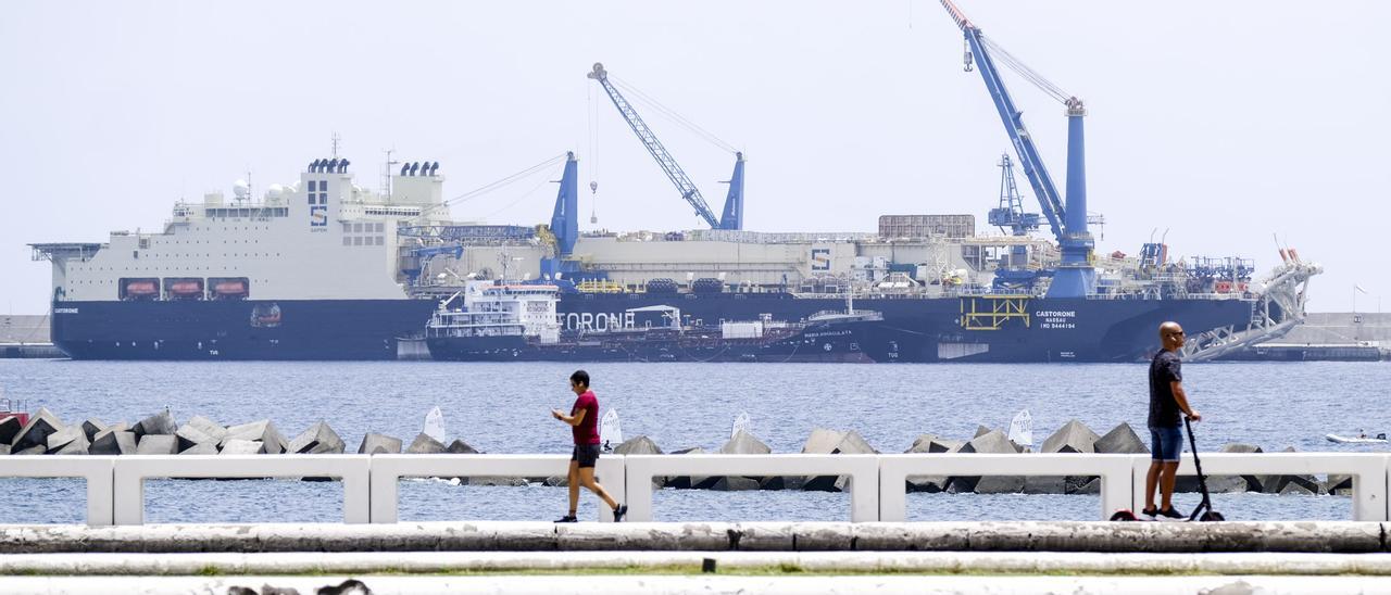 El barco gigante de las tuberías 'Castorone' se pone a punto en el ...