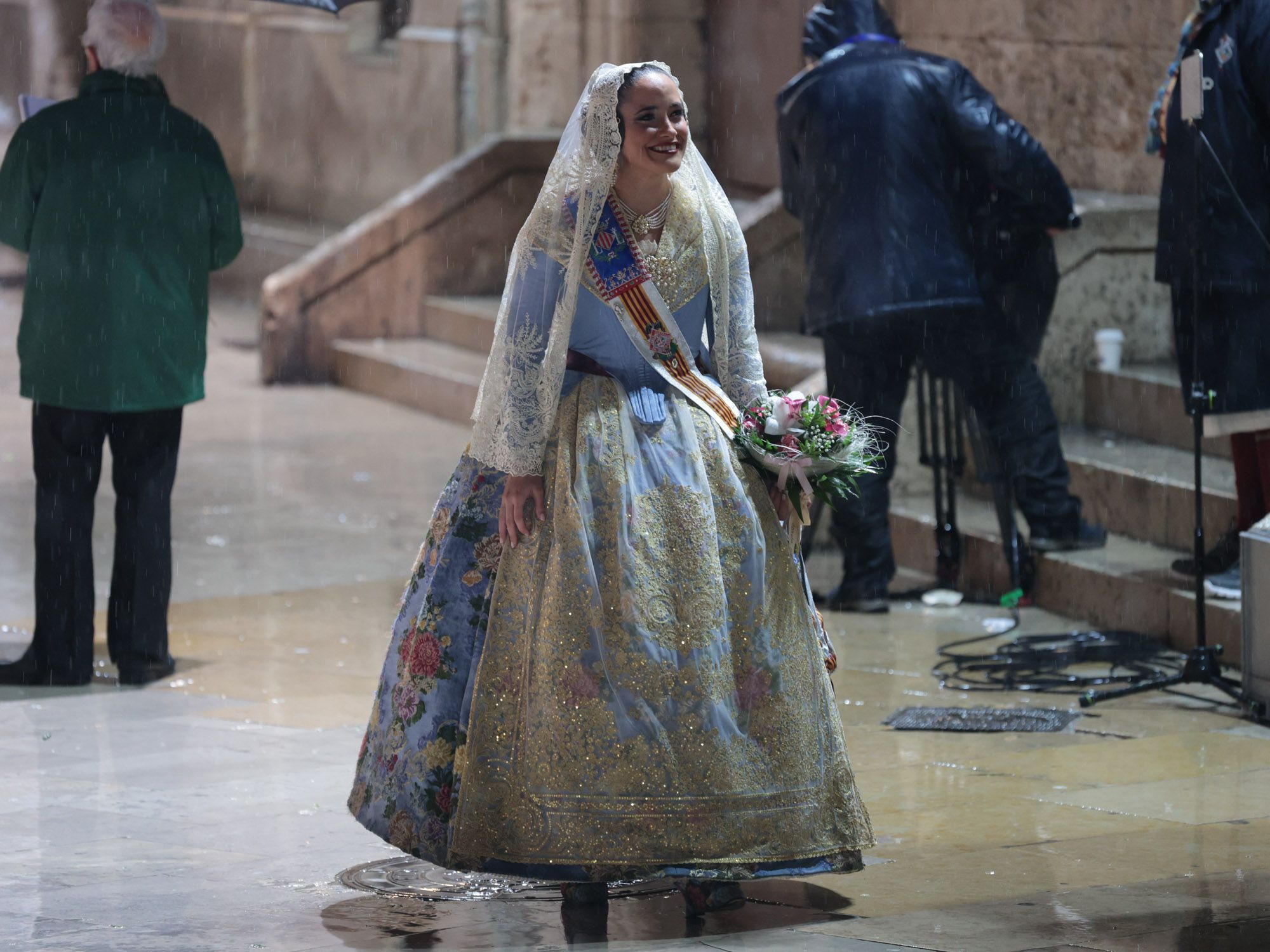 La Fallera Mayor de València, Berta Peiró, cierra la Ofrenda a la ...