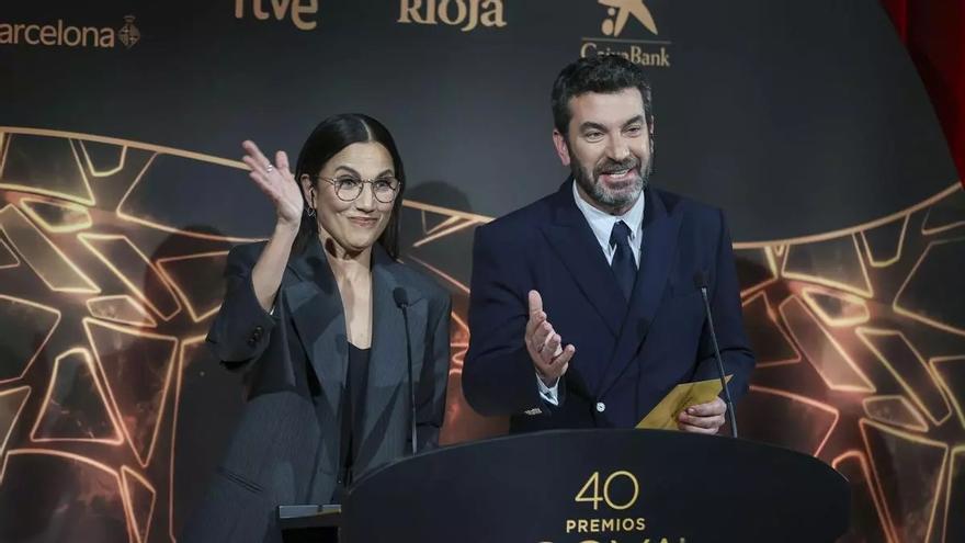 El actor Arturo Valls y la actriz Toni Acosta, presentan el acto para ...