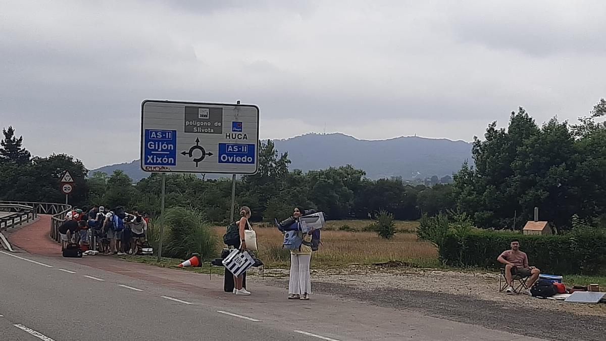Los primeros "bombis" ya están en Llanera para acampar en La Morgal ...