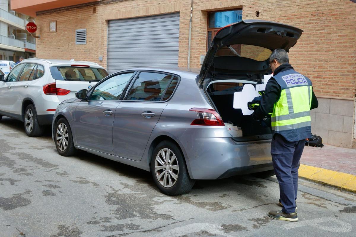 La policía registra el apartamento del canónigo