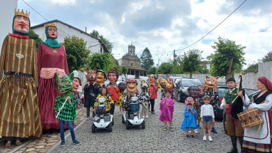 Los gigantes de Amandi, fieles a la tradición - La Nueva España