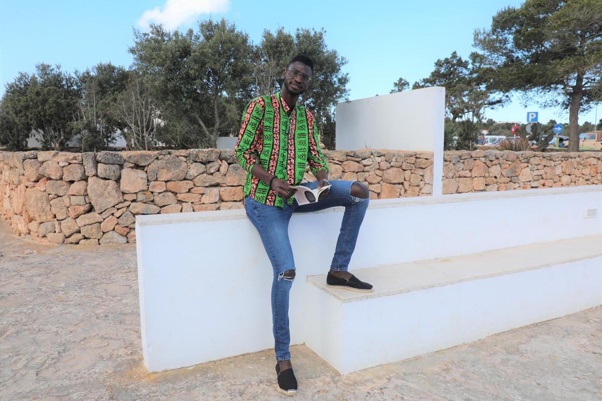 Ibrahim Bah, escritor en Formentera: «Tener cultura te puede salvar la ...