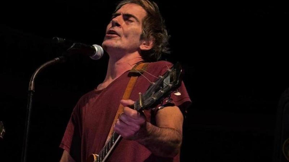 MÚSICA: El cantautor cardoní Paul Fuster actua al castell de Balsareny