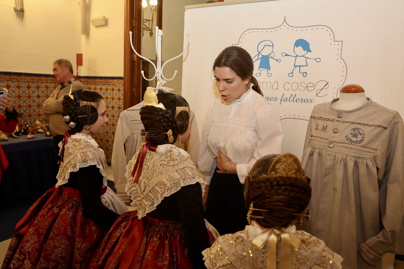 INDUMENTARIA FALLERA MAYOR VALENCIA 2023