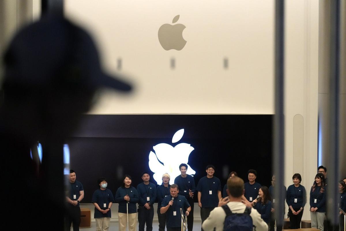 La tienda más grande de Apple en Asia abre sus puertas en Shanghái | FOTOS