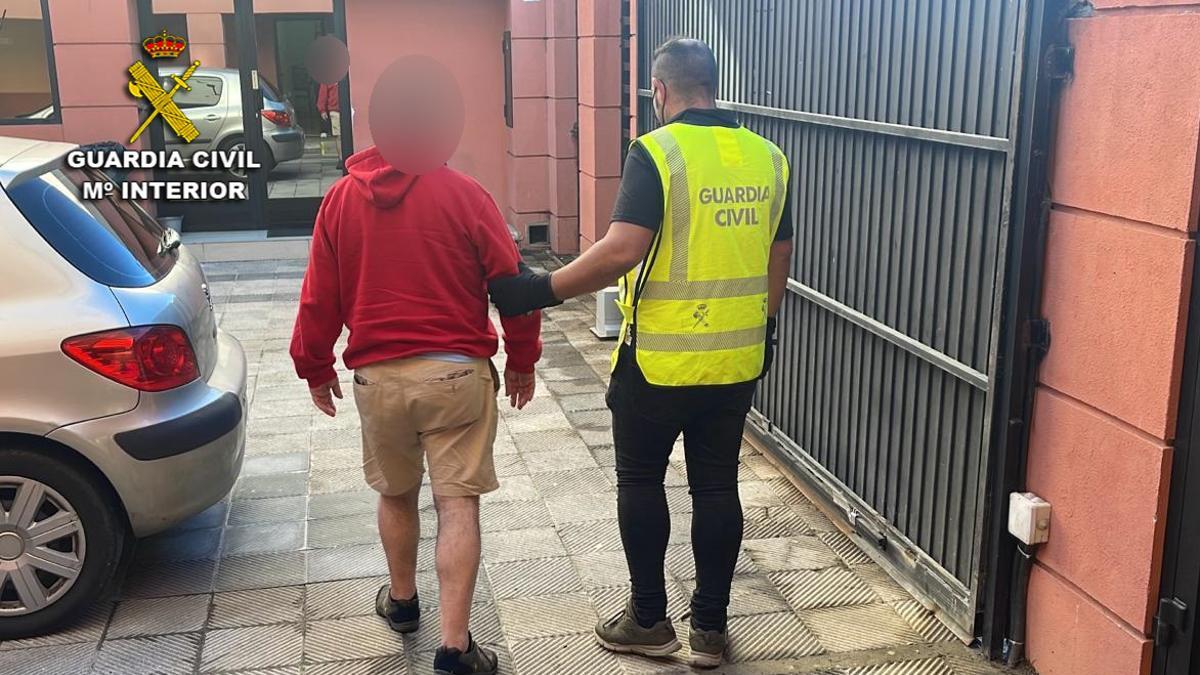 Detenido un vecino de Vigo como autor de los robos en coches en Bueu y Cangas