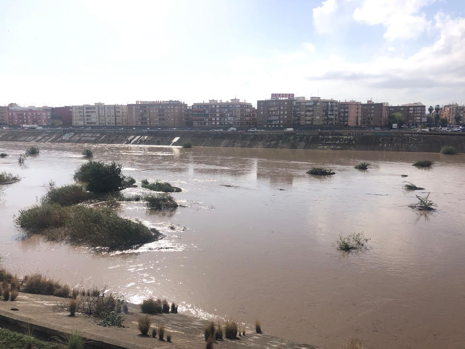 El nuevo cauce del Turia, a rebosar