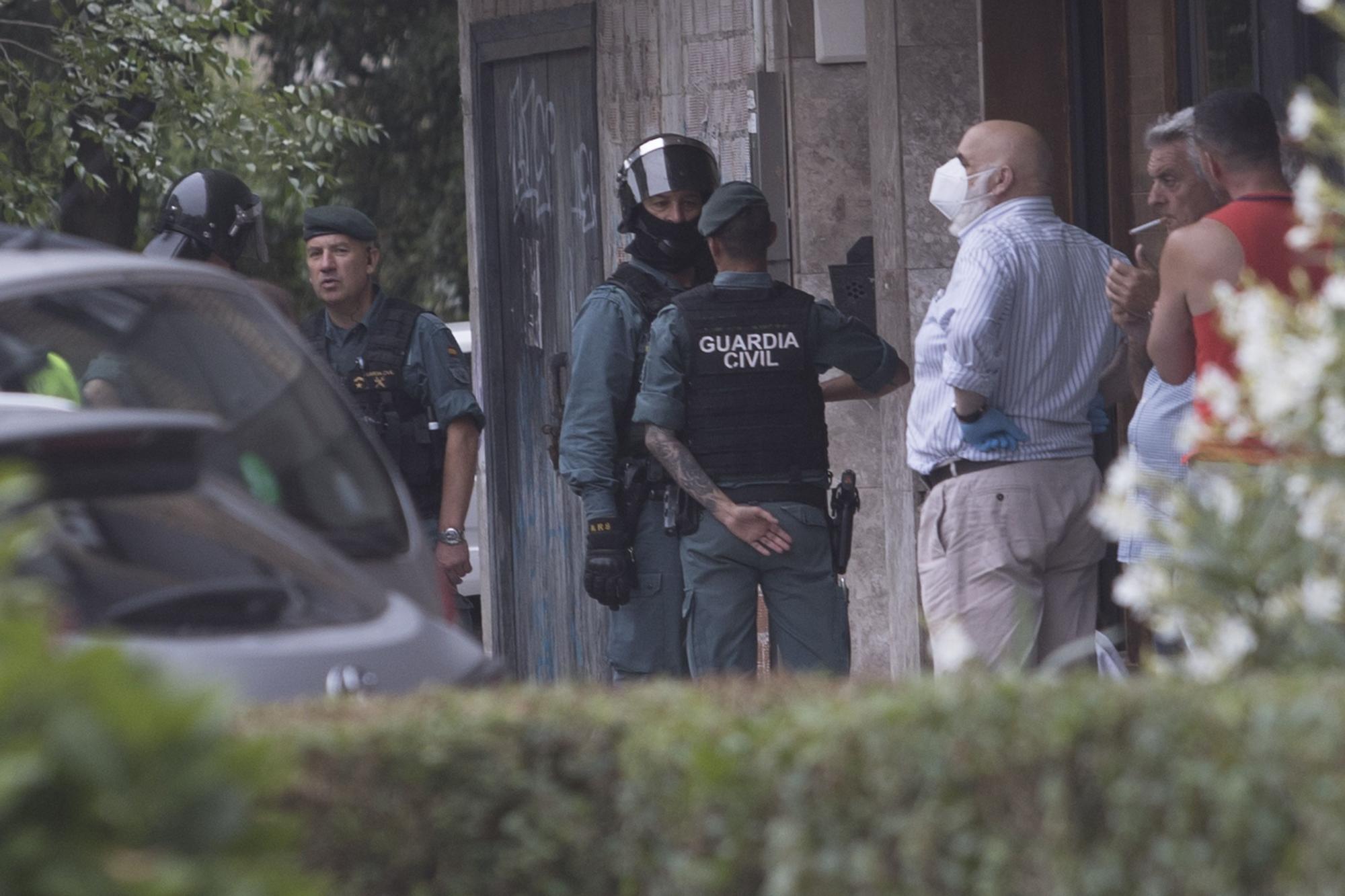 En Imágenes Un Joven Armado Se Atrinchera En Un Piso Y Provoca Gran